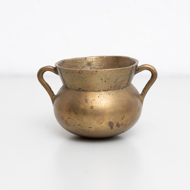 Traditional Spanish Vintage Bronze Pot, circa 1920 For Sale at 1stDibs
