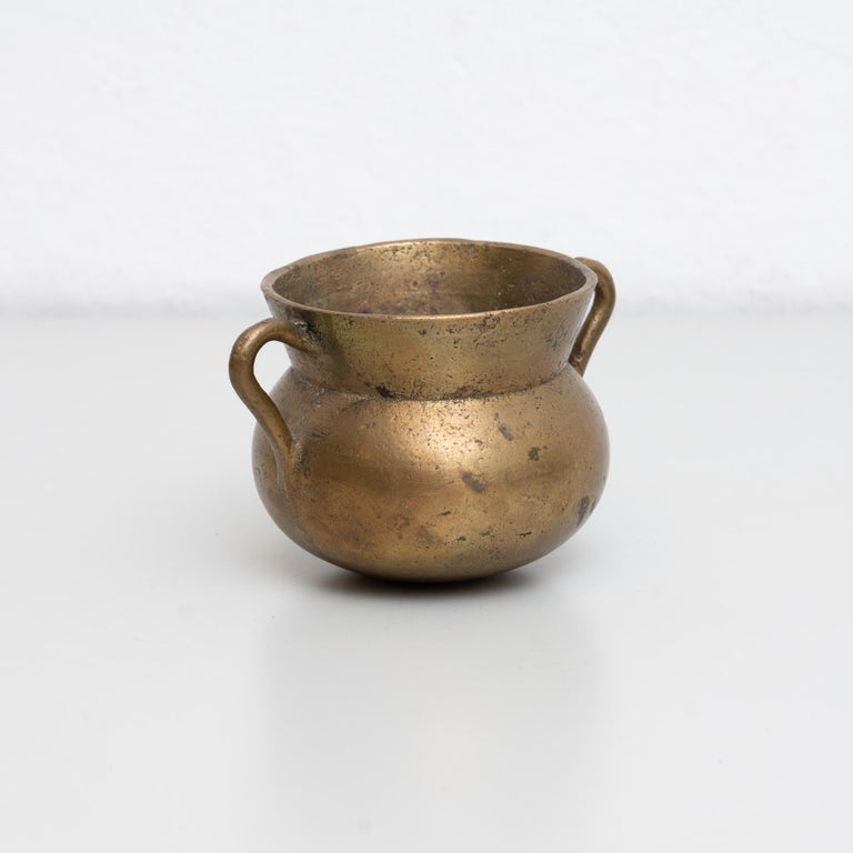 Traditional Spanish Vintage Bronze Pot, circa 1920 For Sale at 1stDibs