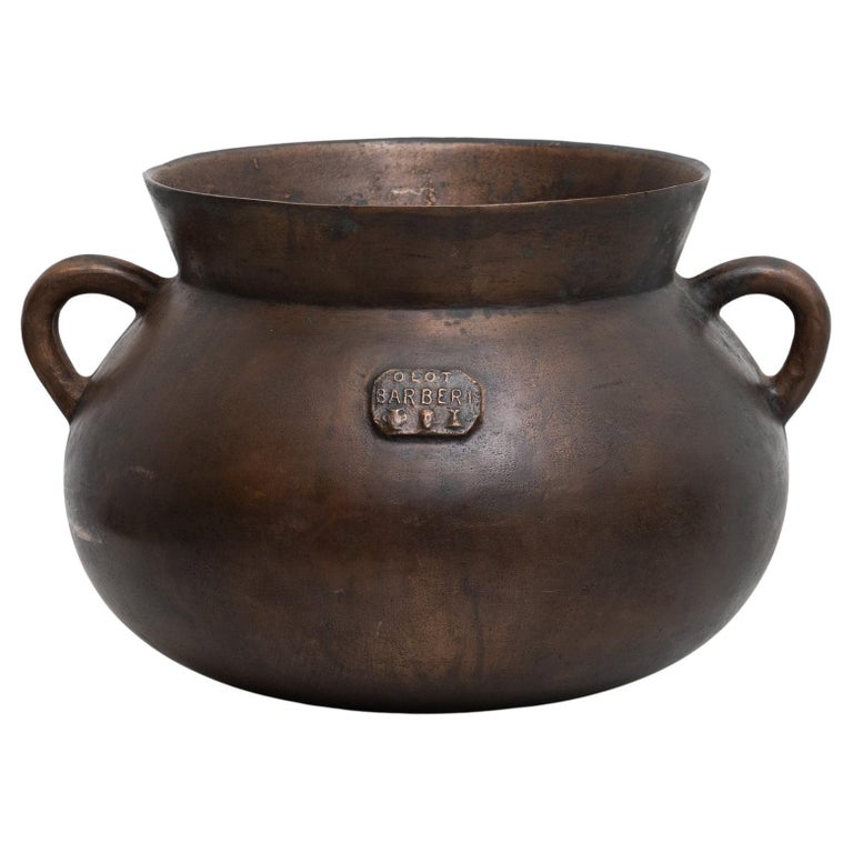 Traditional Spanish Vintage Bronze Pot, circa 1950 For Sale at 1stDibs