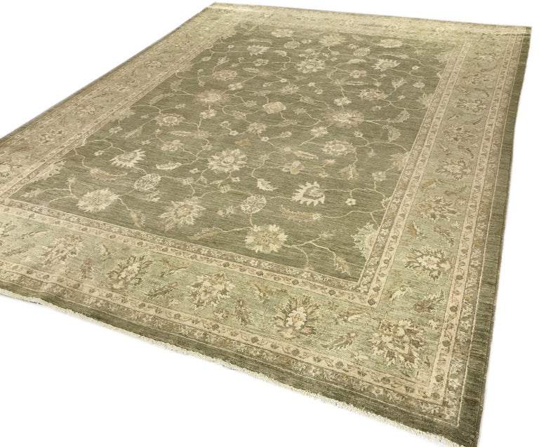 Traditional Style Gray and Ivory Floral Wool Area Rug For Sale at 1stDibs