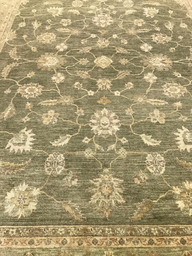 Traditional Style Gray and Ivory Floral Wool Area Rug For Sale at 1stDibs