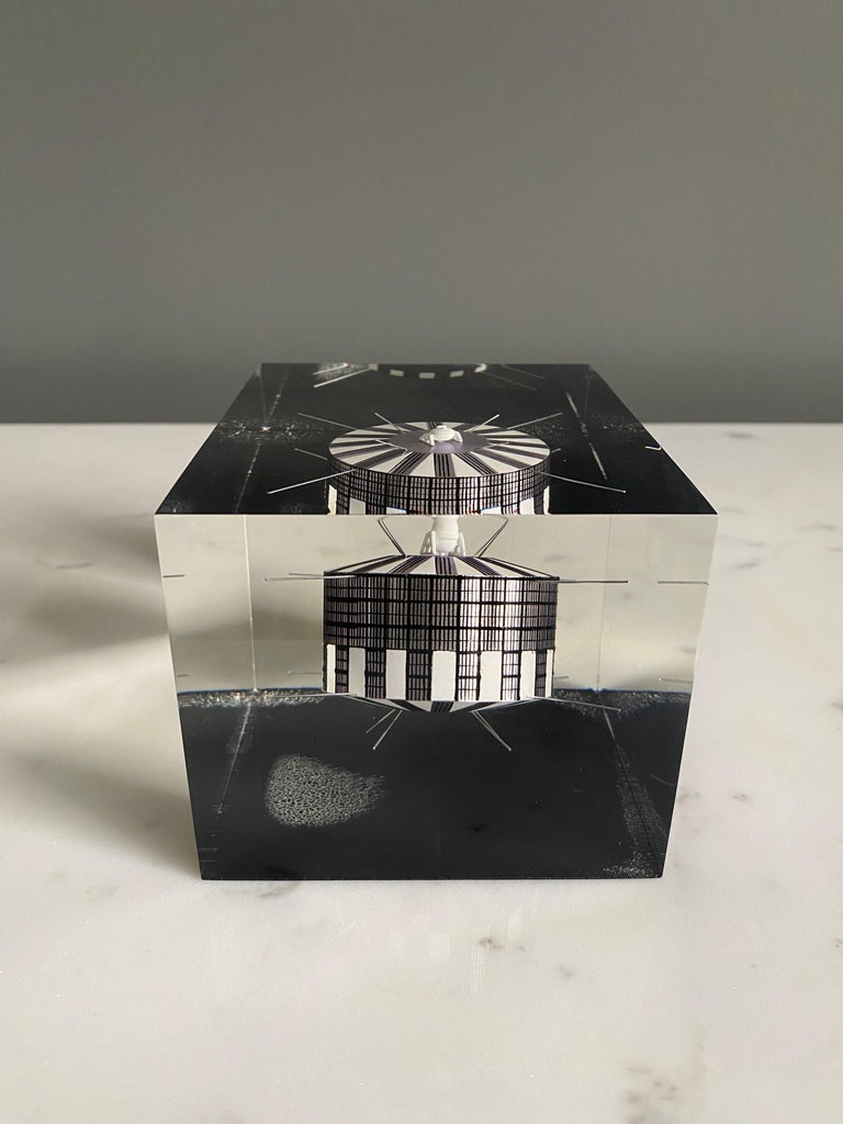 Transit 4A Satellite Model in Lucite, 1960's For Sale at 1stDibs