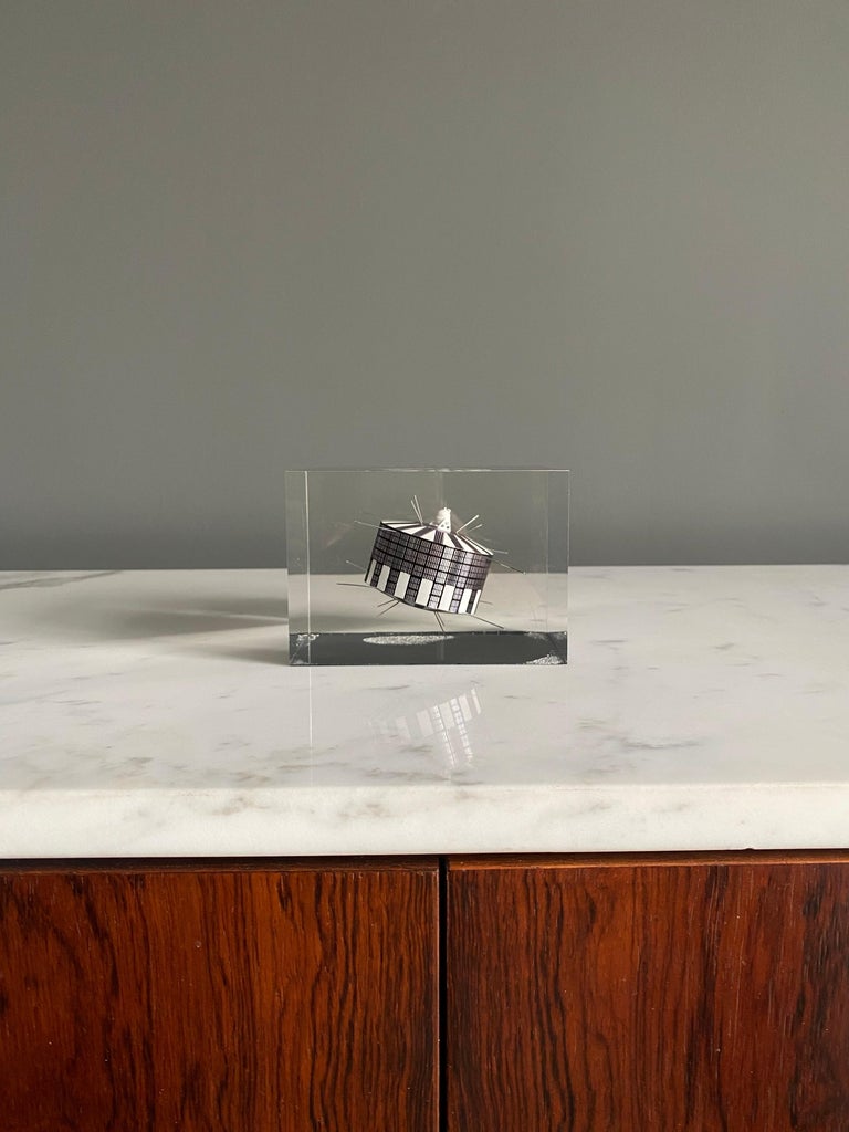 Transit 4A Satellite Model in Lucite, 1960's For Sale at 1stDibs