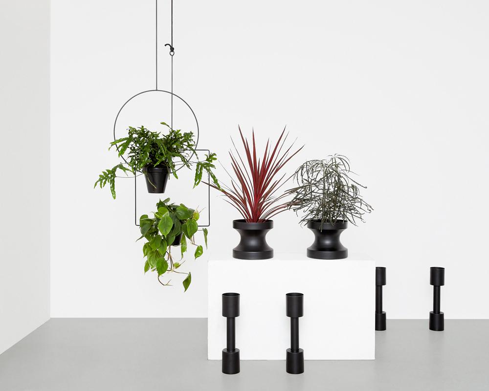 Tri-Cut Aluminium Vase in Black For Sale at 1stDibs