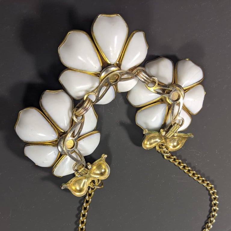 TRIFARI Alfred Philippe Gripoix, COLLIER ancien, fleurs en pâte de ...