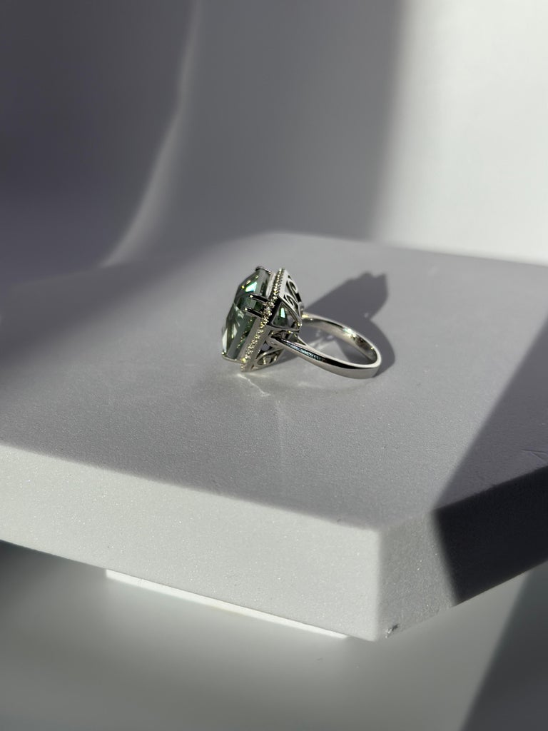 9k gold 16.1ct trilliant cut prasem quartz ring For Sale at 1stDibs