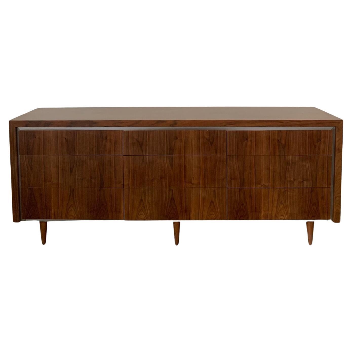Triple dresser by Dillingham For Sale at 1stDibs