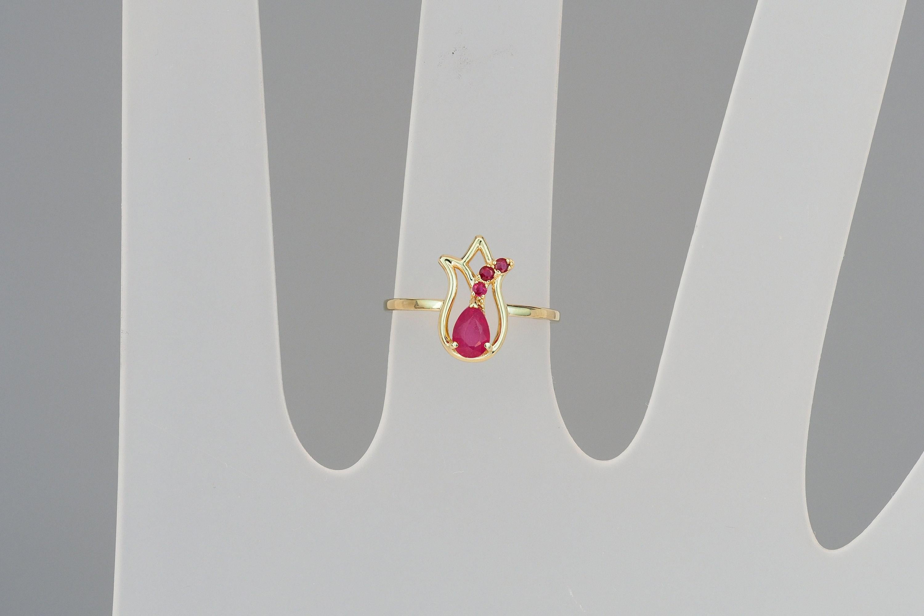 Tulip flower ring with ruby in 14k gold For Sale at 1stDibs