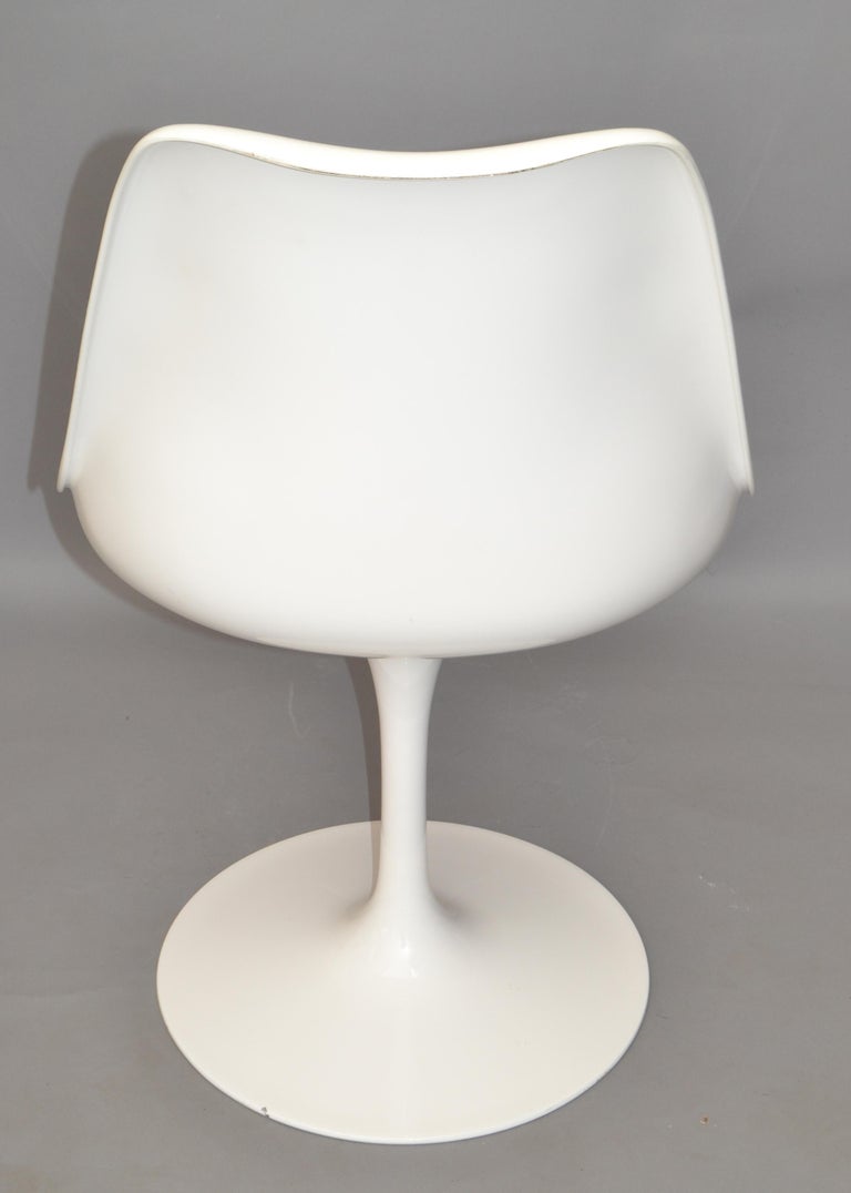 Tulip Swivel Chair in the Style of Knoll Attributed to Eero Saarinen ...
