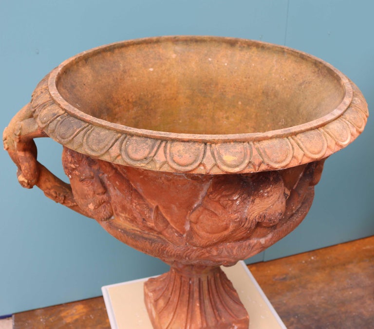Deux anciennes jardinières en terre cuite de John Matthews En vente sur ...