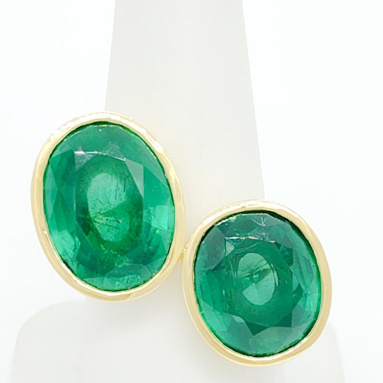 Two Emerald Oval Bypass Ring in 18k Yellow Gold For Sale at 1stDibs