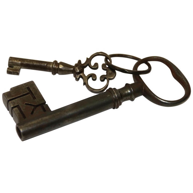 Two English Steel Keys, circa 1760 and circa 1690 For Sale at 1stDibs