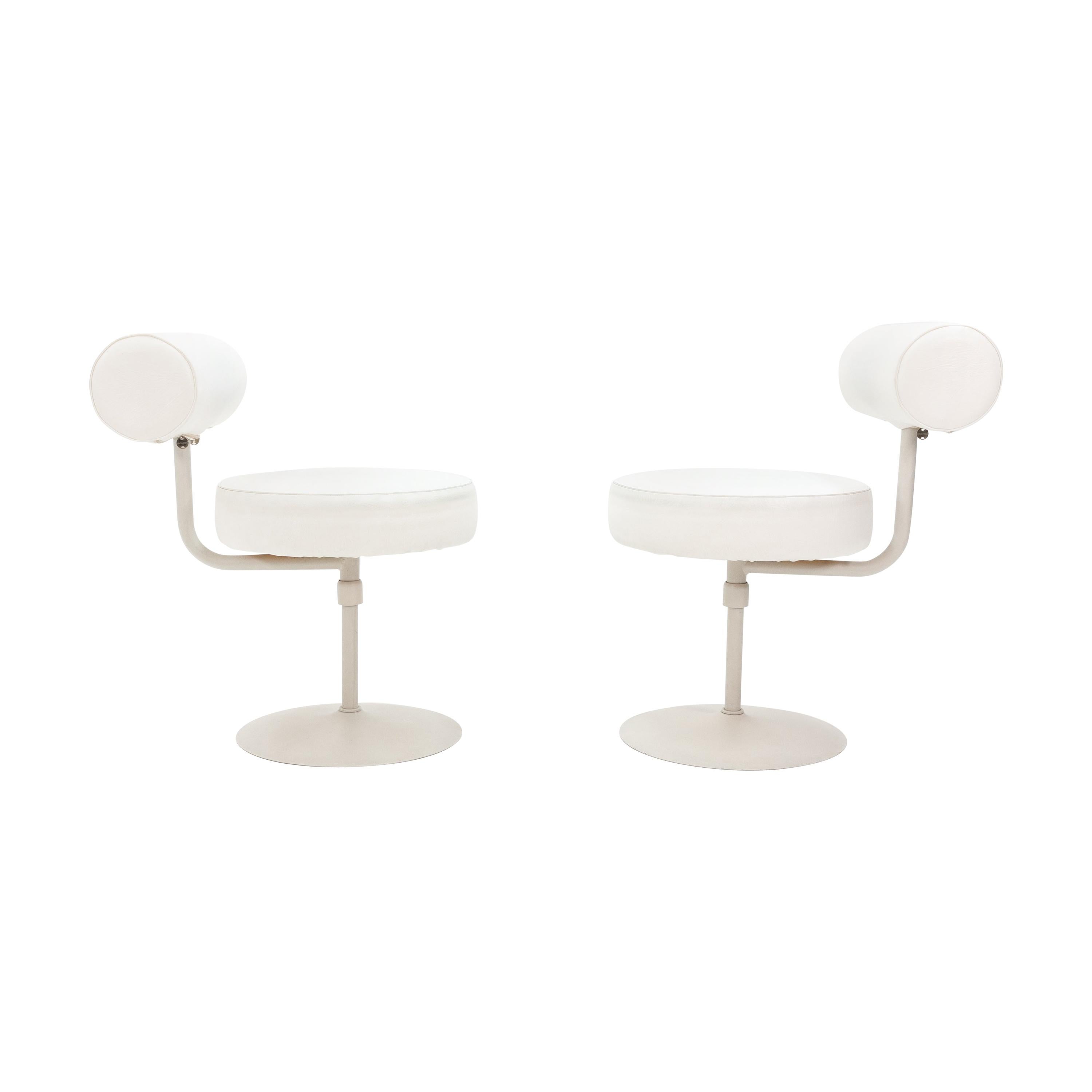 Space Age Chairs - 71 For Sale at 1stdibs