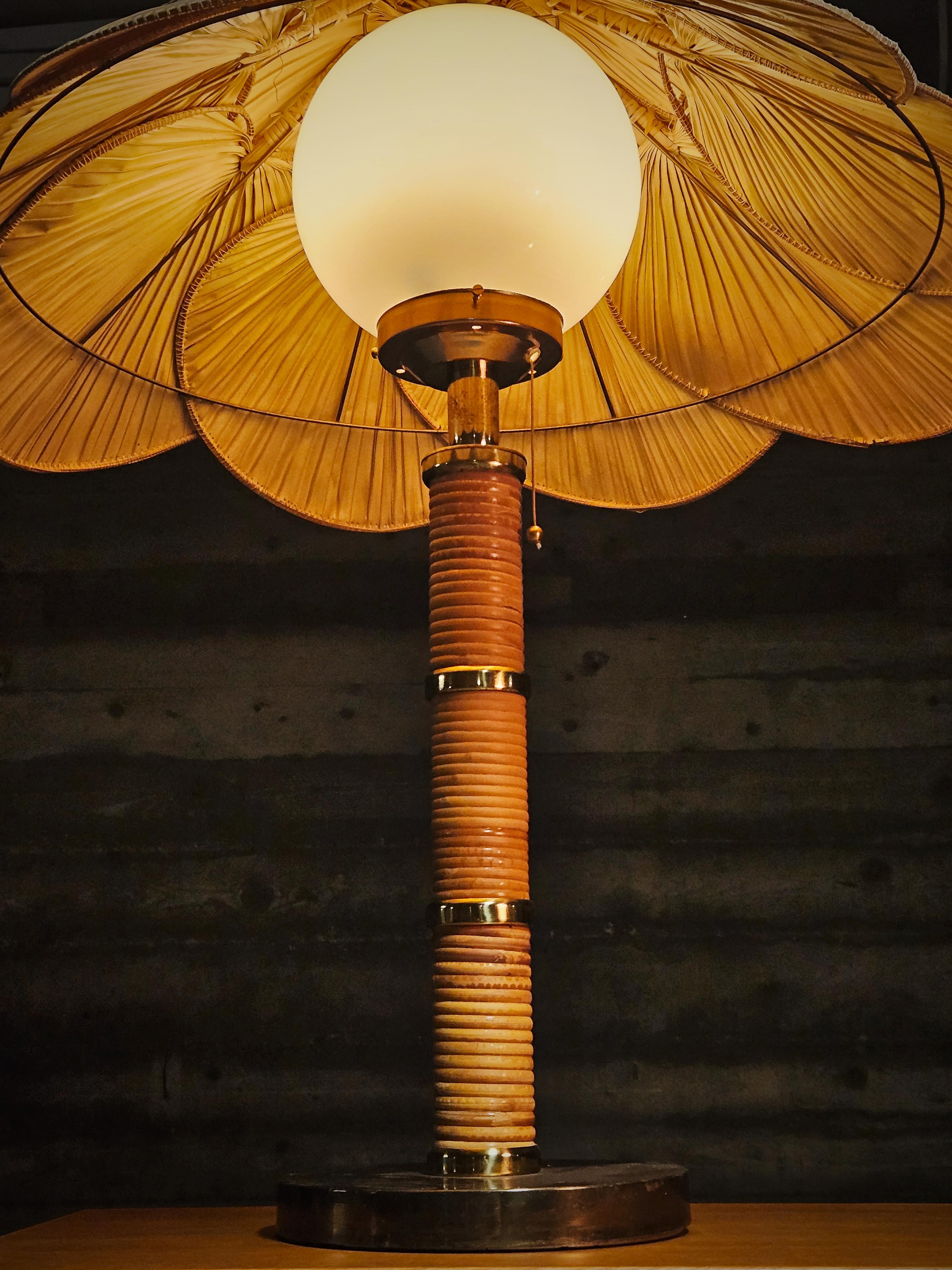 Uchiwa style Miranda AB table lamp, Sweden, 1960s For Sale at 1stDibs
