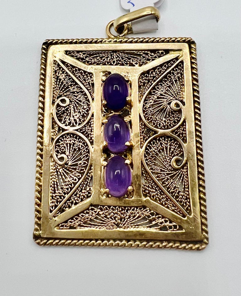 Un Pendentif Rectangulaire En or 18 Carat, Travail Dit Filigrane For ...
