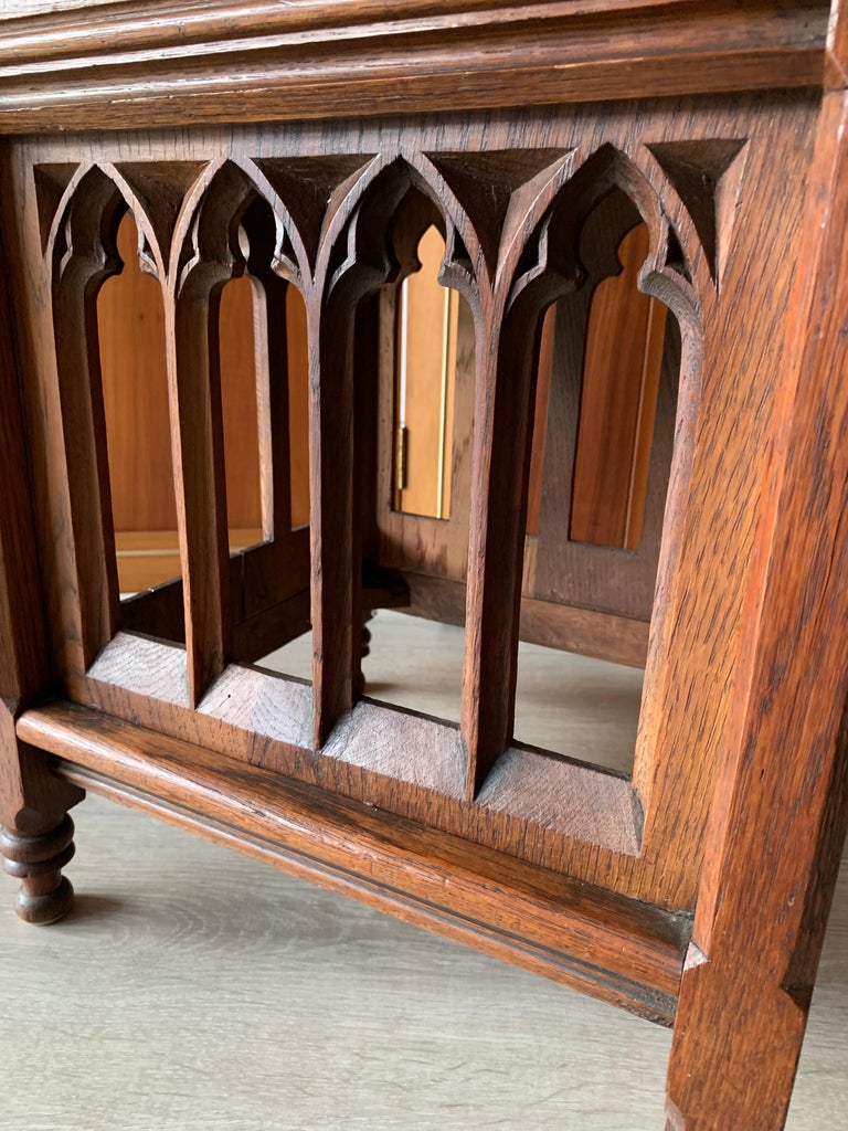 Unique and Quality Carved Gothic Revival Oak Church Stool Seat w ...