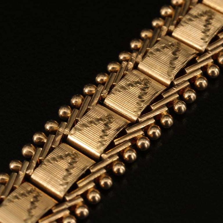 Unique Round Cut Diamonds Gold Necklace, 18K Yellow Gold For Sale at ...