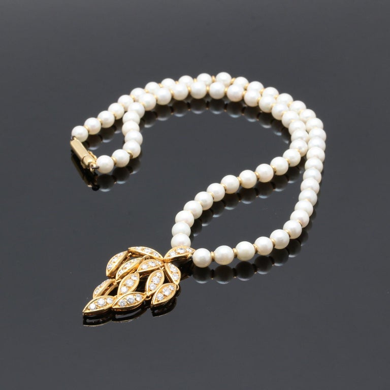 Unique Round Diamonds Pearl Pendant Necklace For Sale at 1stDibs