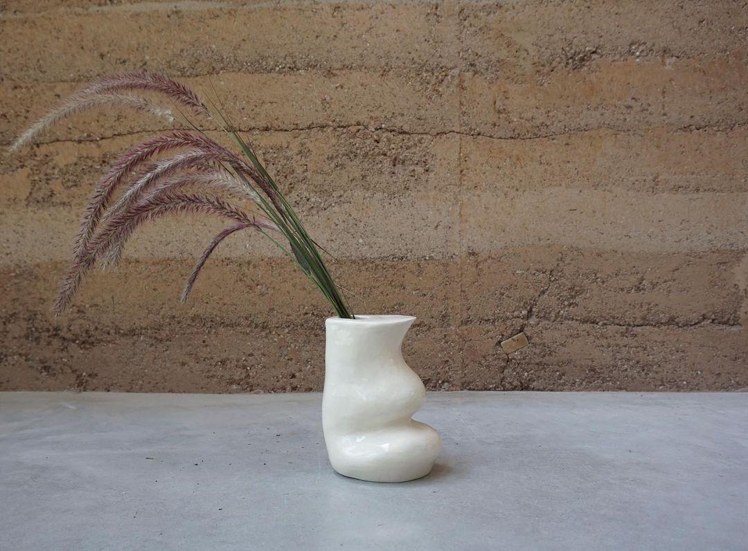 Unique Silueta Vase by Camila Apaez For Sale at 1stDibs