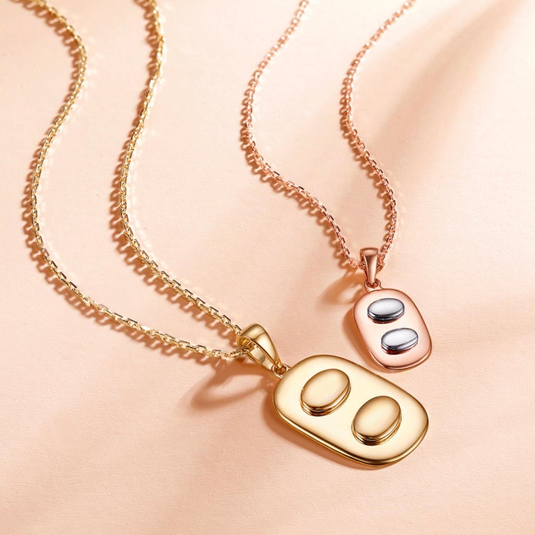 Unisex Long Chain Pendant 18 Karat Yellow Gold For Sale at 1stDibs