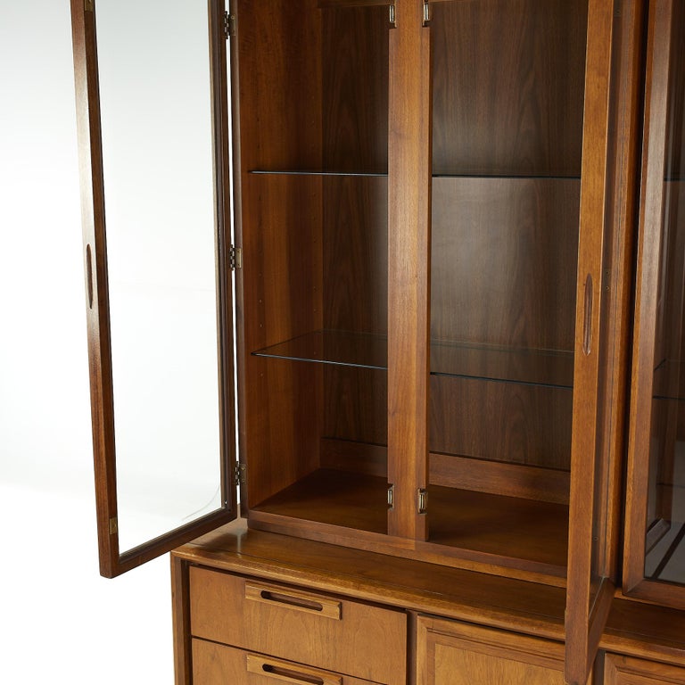 United Mid-Century Walnut China Cabinet at 1stDibs