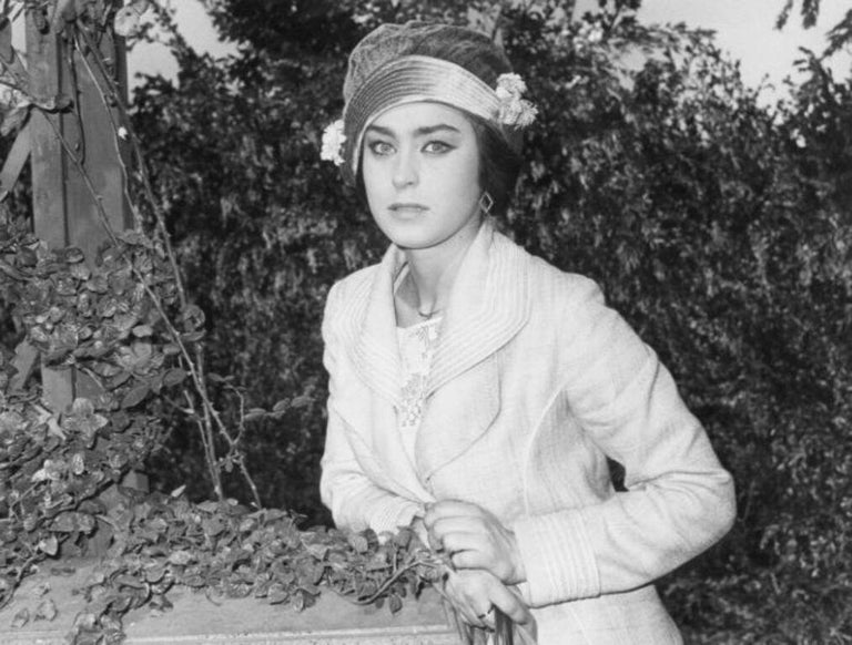Unknown - The Actress Isabella Goldman - B/w Photo - 1980s For Sale at ...