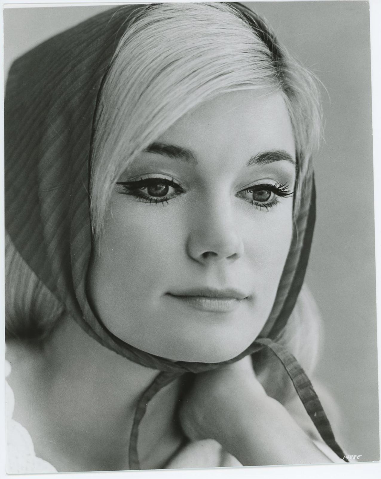 Yvette Mimieux - 6 For Sale on 1stDibs | yvette mimieux paintings for ...