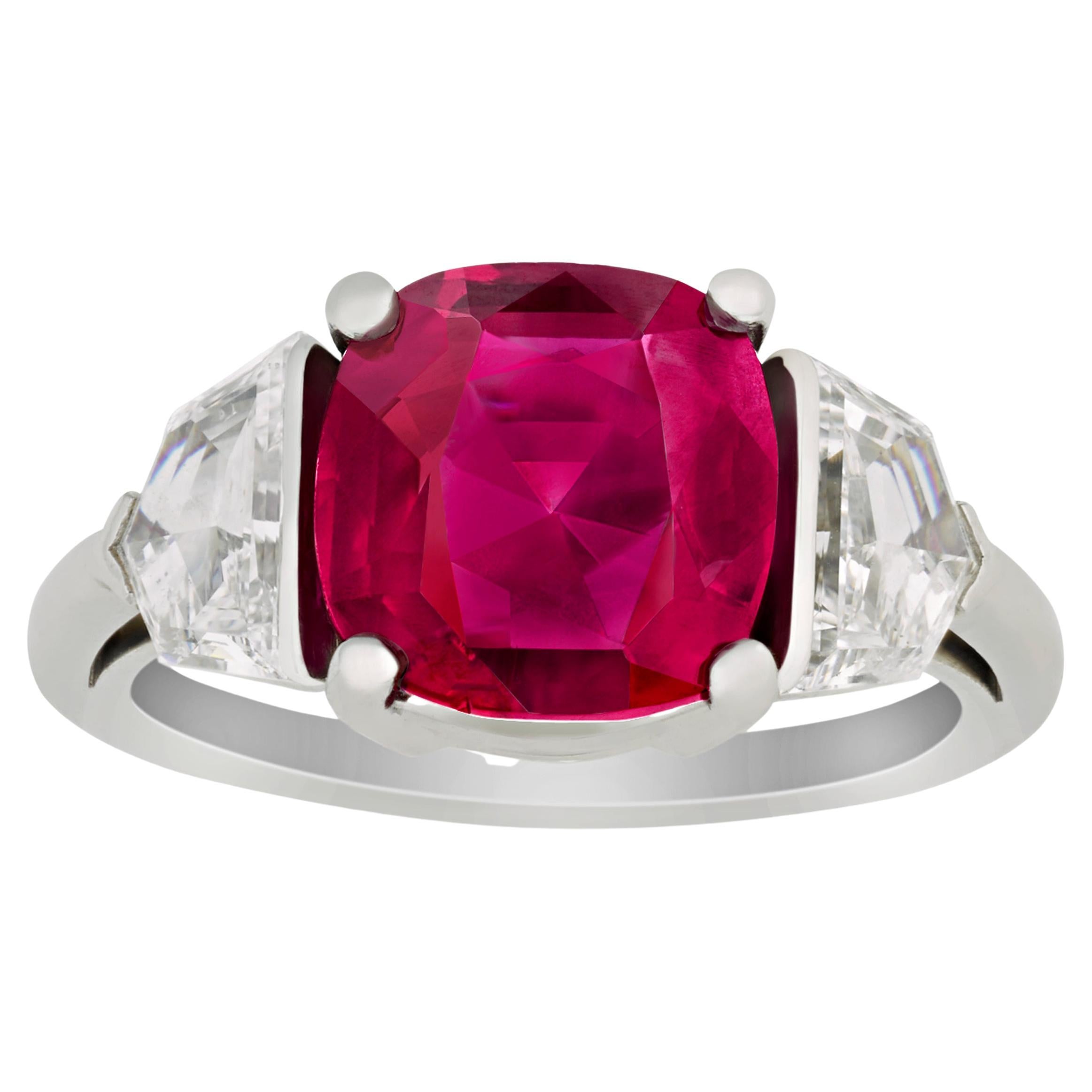 Untreated Burma Ruby Ring, 4.17 Carats For Sale at 1stDibs