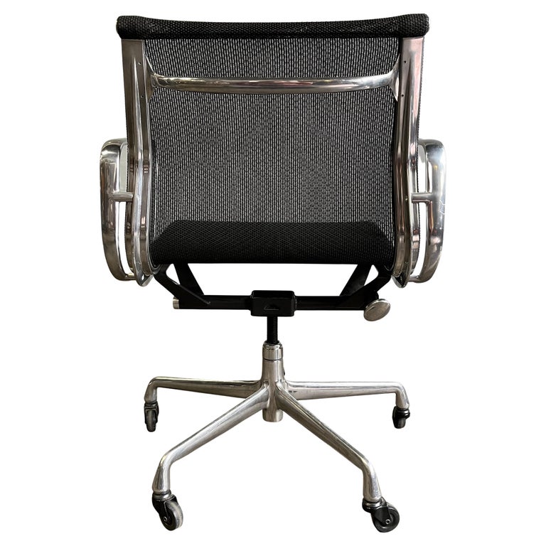 Up to 40 Black Mesh Eames Aluminium Group Chairs for Herman Miller For ...