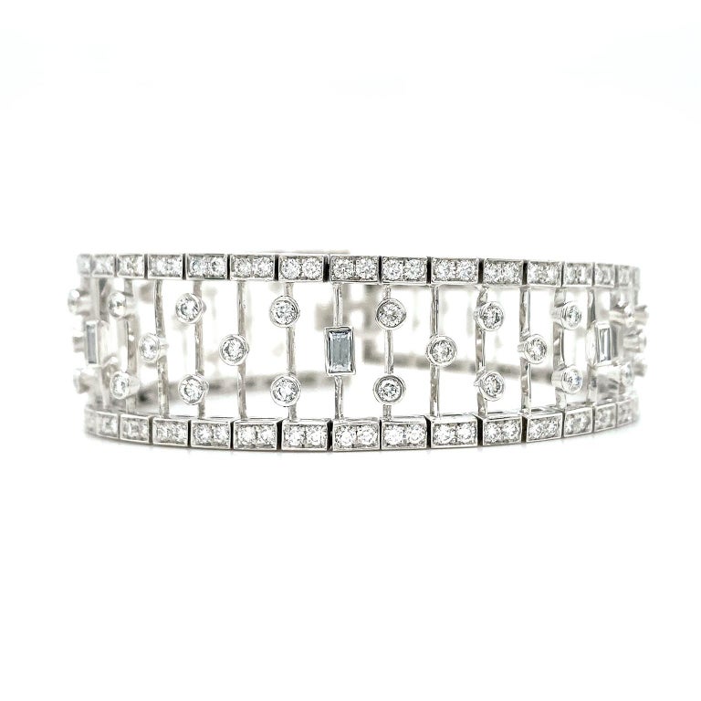 Tapered Diamond Platinum Bracelet For Sale at 1stDibs