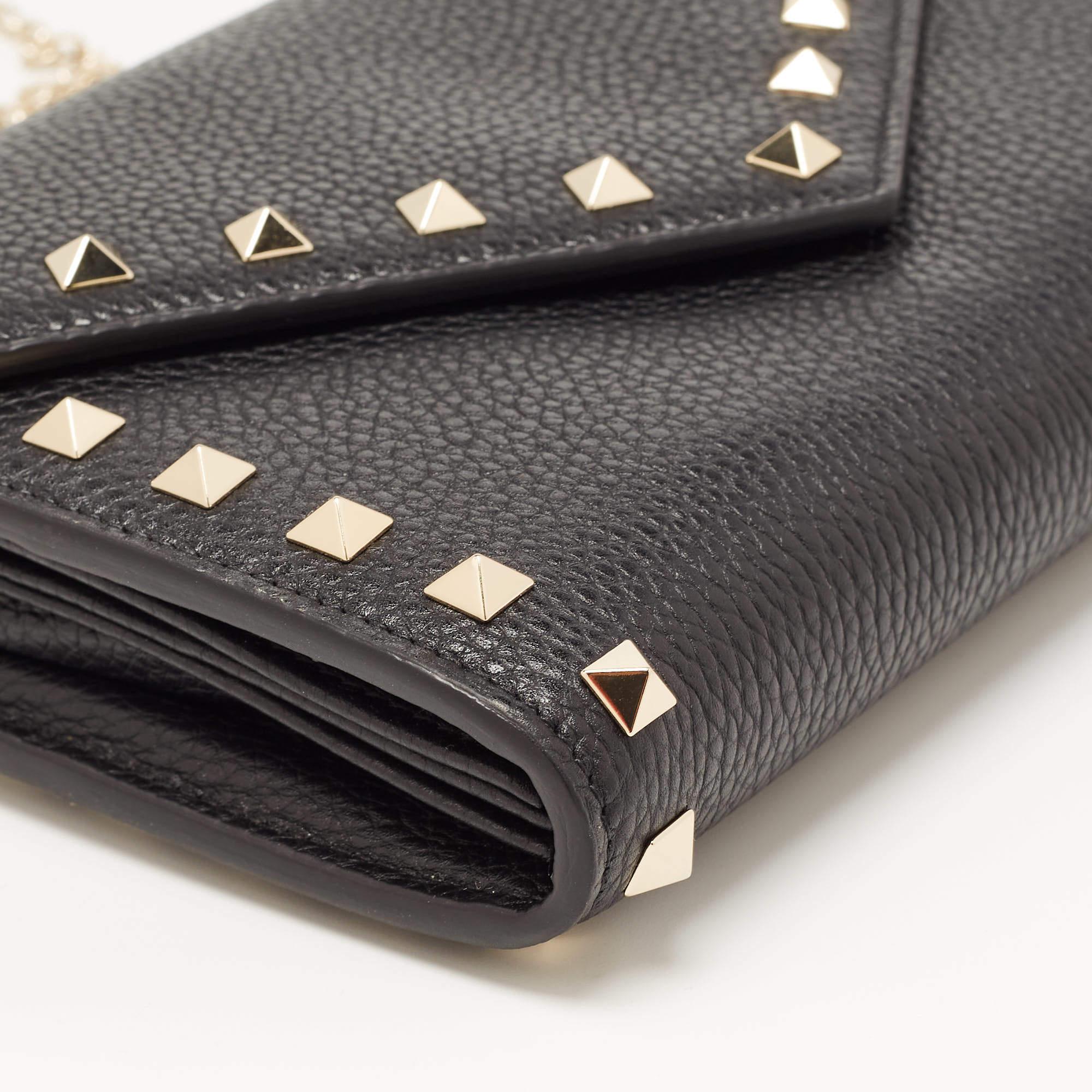 Valentino Black Leather Rockstud Envelope Wallet on Chain For Sale at ...
