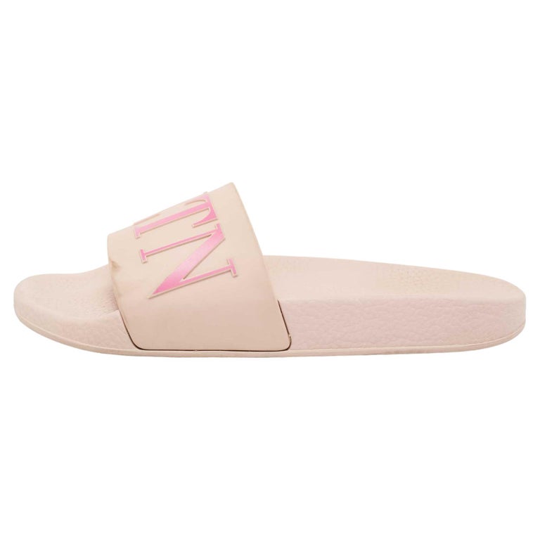 Valentino Pink Rubber VLTN Pool Slide Flat Size 38 For Sale at 1stDibs