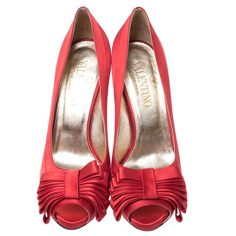 Valentino Red Satin Bow Detail Peep Toe Platform Pumps Size 40 For Sale ...