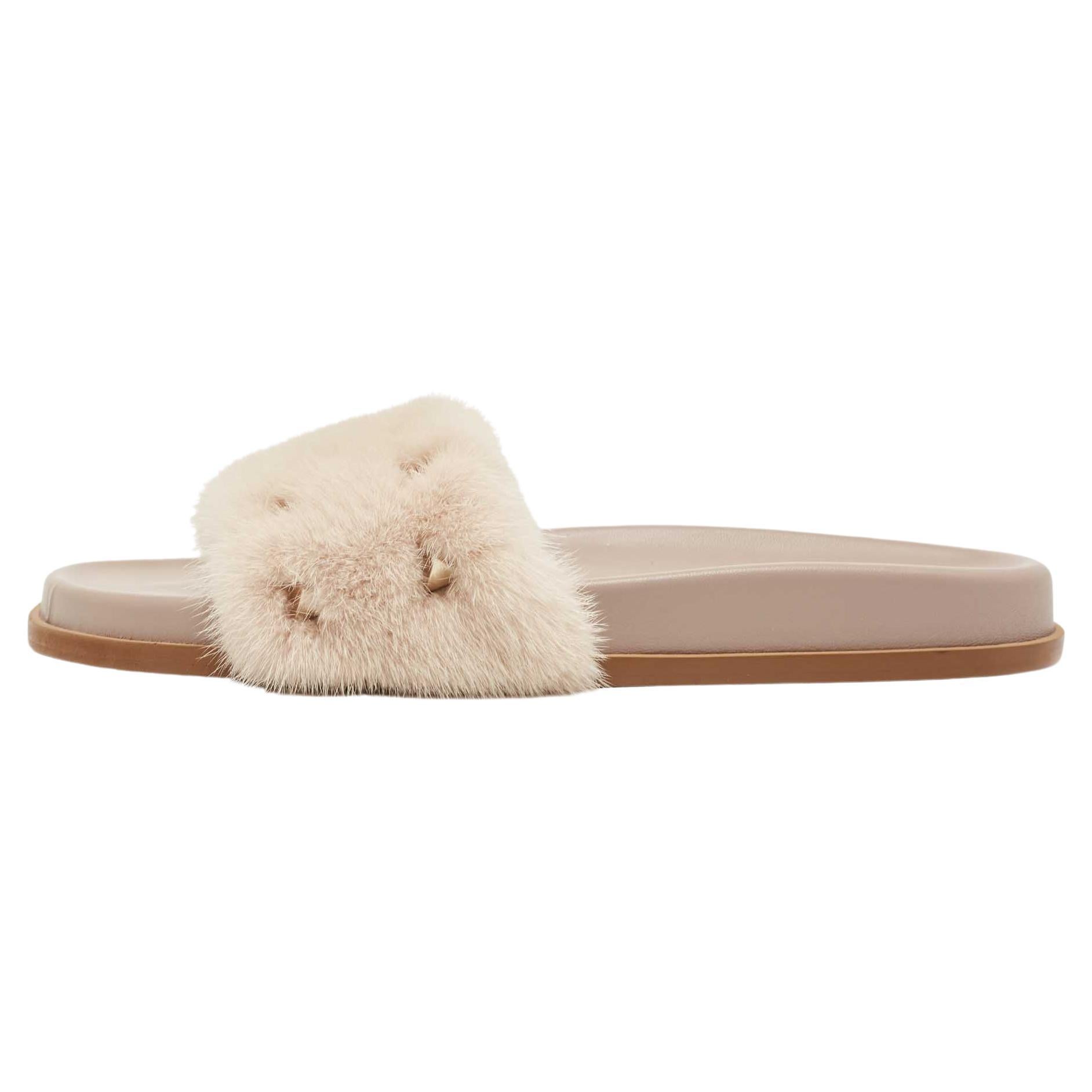 Valentino White Cream Fur Rockstud Flat Slides For Sale at 1stDibs
