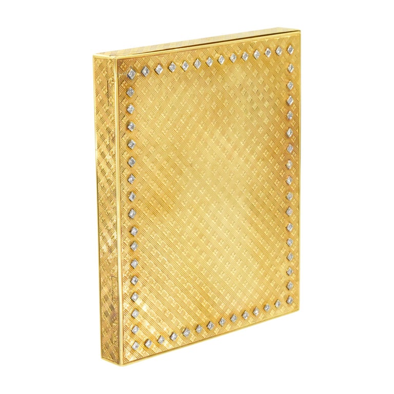 Van Cleef And Arpels 18k yellow gold and diamond compact. For Sale at ...