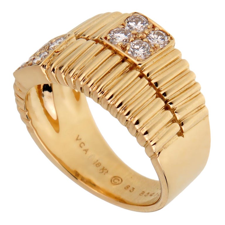 Van Cleef and Arpels Vintage Gold Ribbed Diamond Ring at 1stDibs ...
