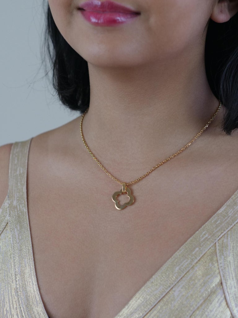 Van Cleef and Arpels 18 ct Yellow Gold Clover Byzantine Alhambra ...