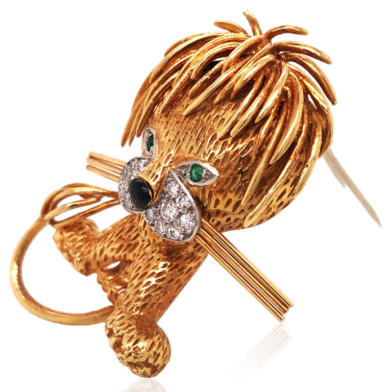 Van Cleef and Arpels, 18K Gold Emerald Onyx Diamond Lion Brooch For Sale at 1stDibs