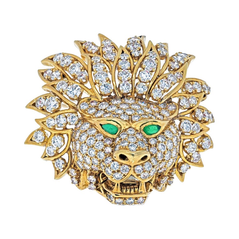 Van Cleef and Arpels 18k Yellow Gold Diamond Lion Head Mask, Emerald Eyes Brooch For Sale at 1stDibs