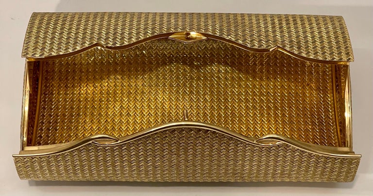 Van Cleef and Arpels 18K Yellow Gold Mesh Clutch Handbag with Mirror ...