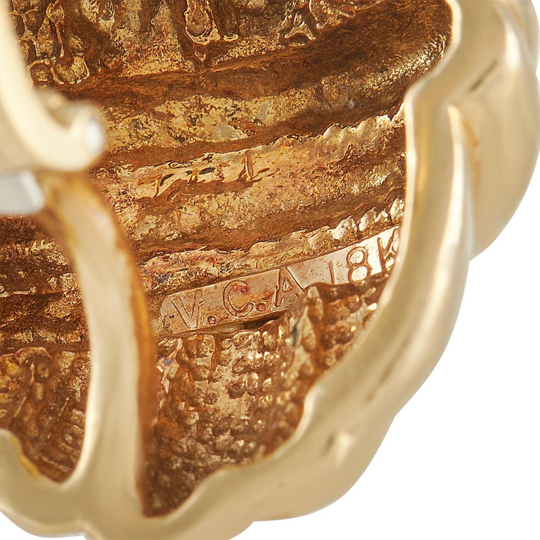 Van Cleef and Arpels 18k Yellow Gold Shell Clip-On Earrings For Sale at ...