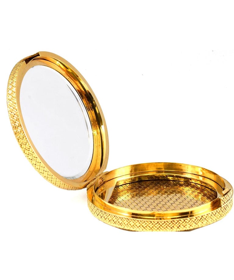 Van Cleef and Arpels 1950s Solid 18 Karat Gold Woven Compact For Sale ...