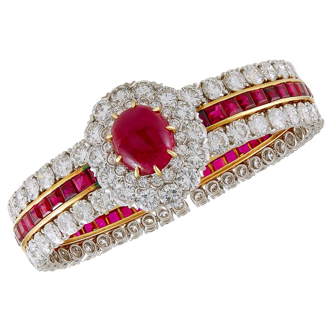 Van Cleef and Arpels Perlee Signature Gold Bangle Bracelet at 1stDibs