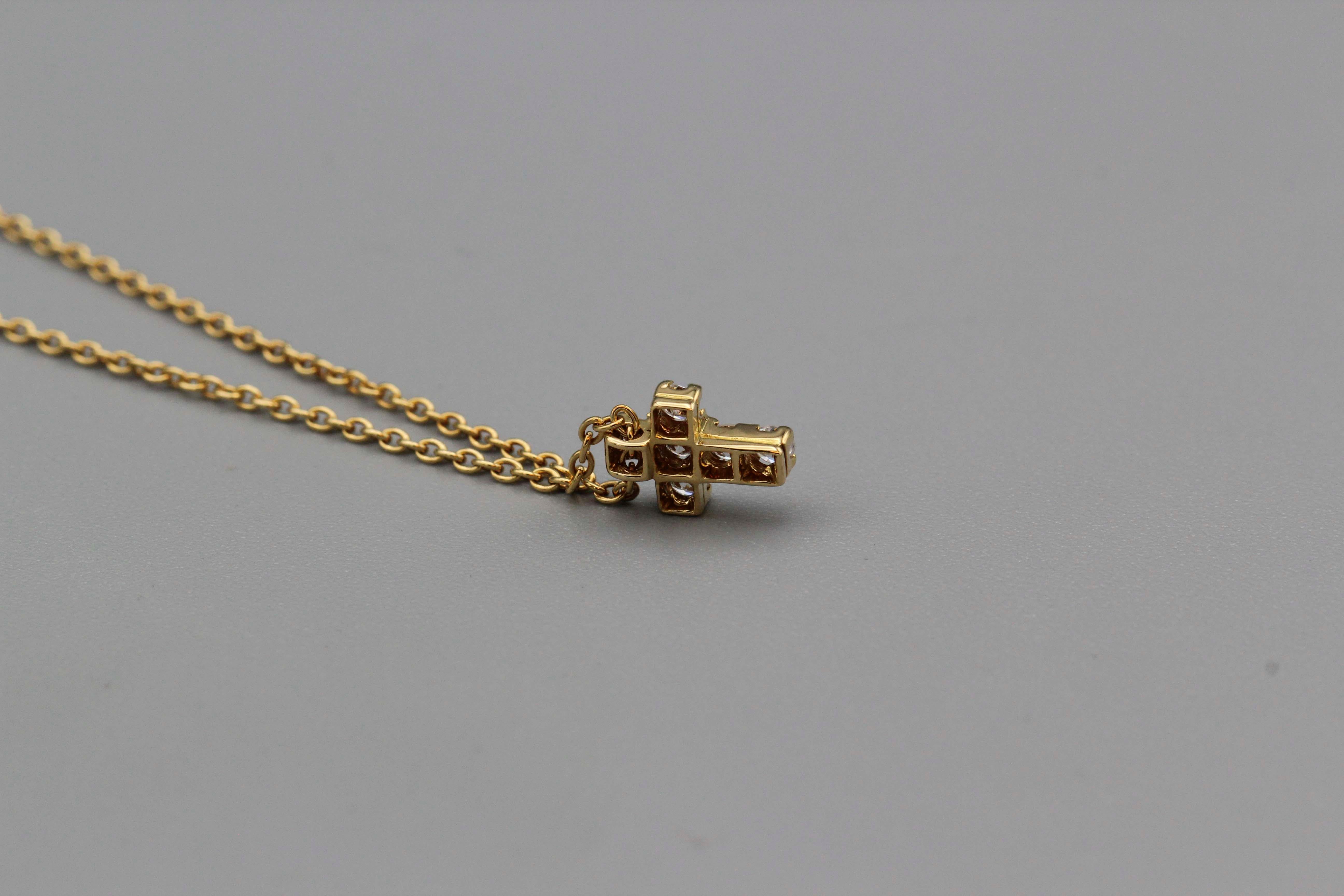 Van Cleef and Arpels Diamond 18k Gold Cross Pendant Necklace For Sale ...