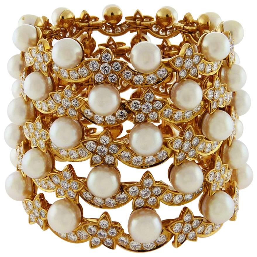 VAN CLEEF and ARPELS Iconic Gold "JACKIE O" Cuff Bracelets at 1stDibs