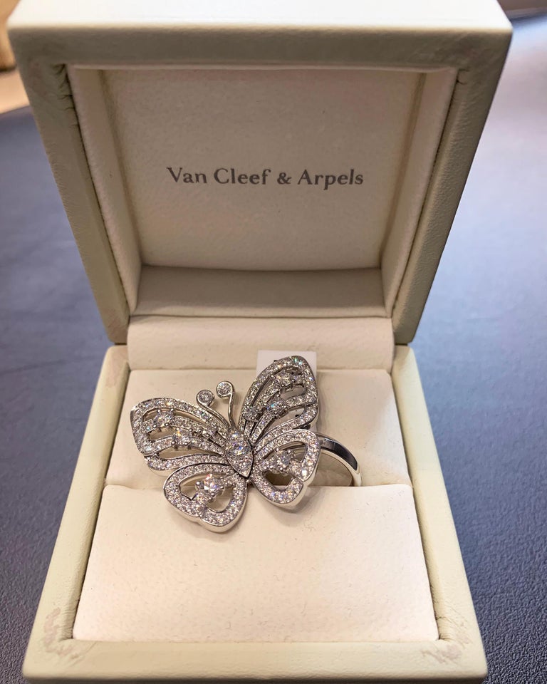 Van Cleef and Arpels Diamond Flying Butterfly Between Finger White Gold ...