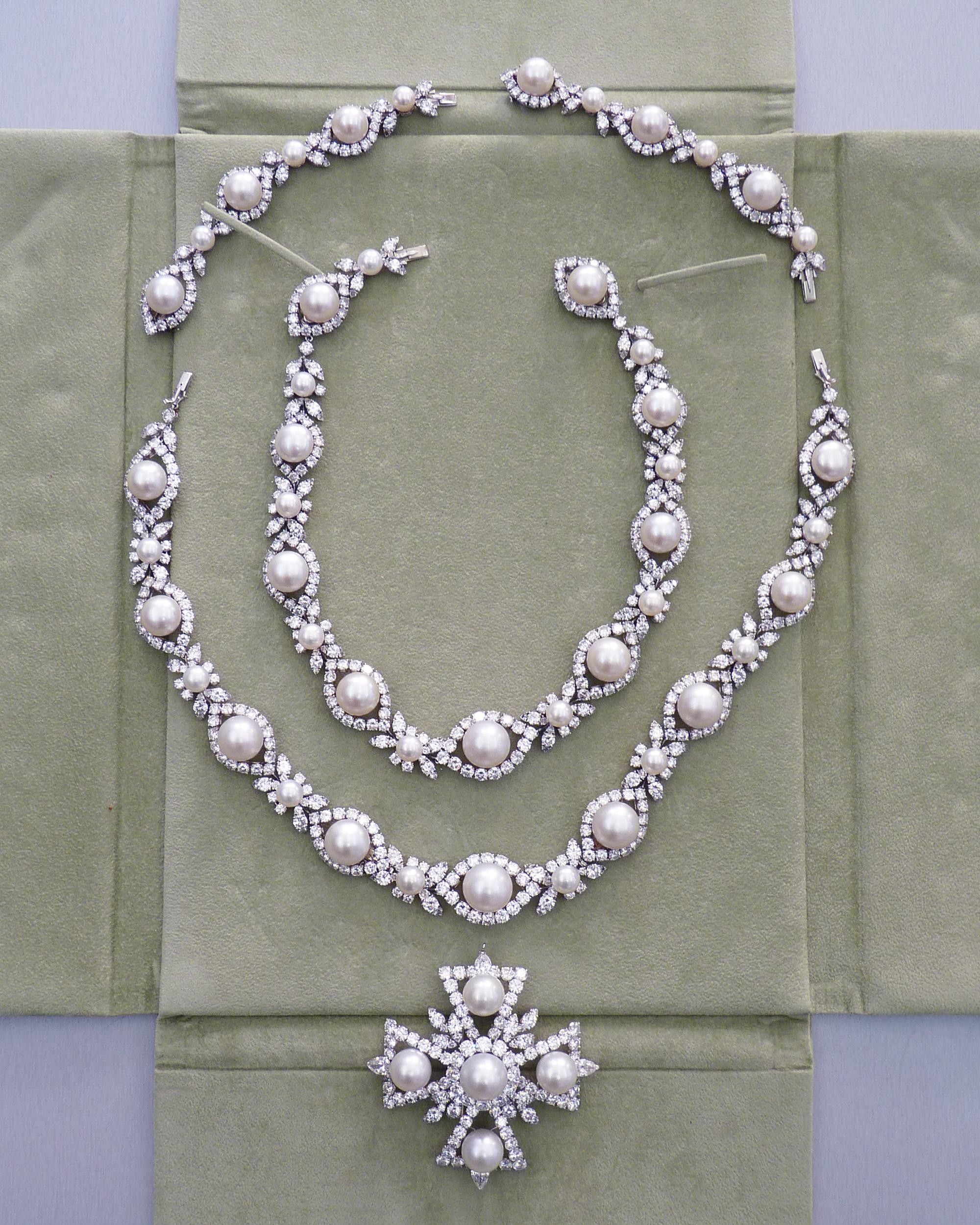 Van Cleef and Arpels Diamond Pearl Cross Necklace For Sale at 1stDibs
