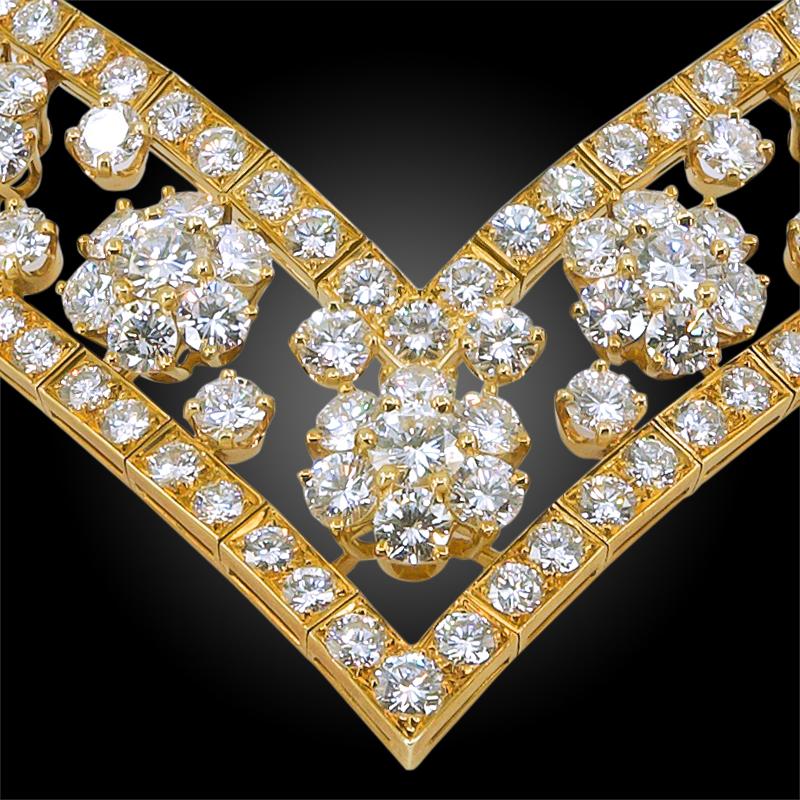 Van Cleef and Arpels Diamond Gold Snowflakes Necklace For Sale at ...