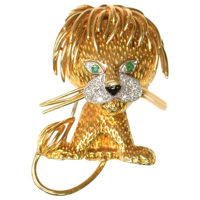 Van Cleef and Arpels Gold Diamond Emerald Lion Brooch with Original Box For Sale at 1stDibs
