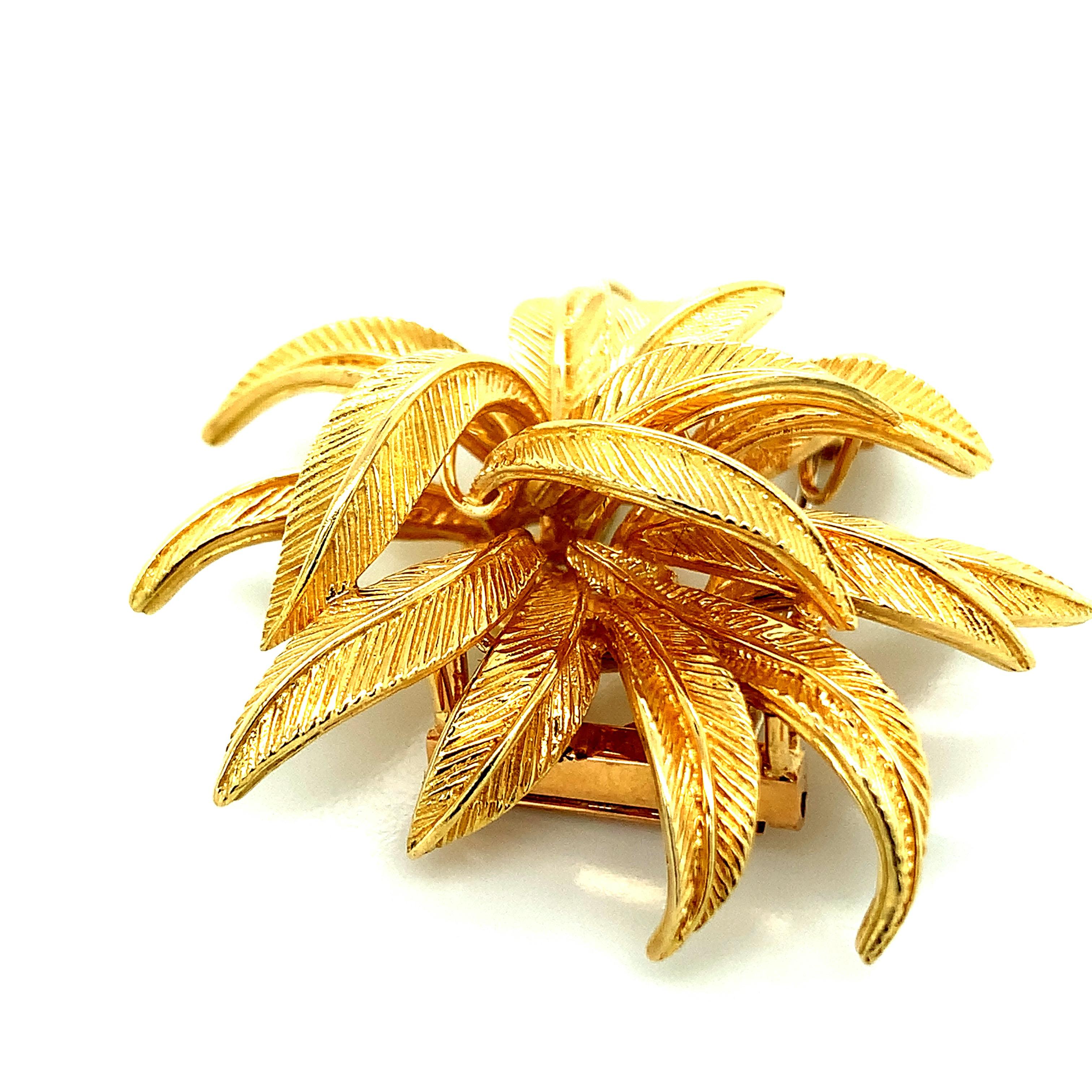 Van Cleef and Arpels Gold Leaves Brooch For Sale at 1stDibs | van cleef ...